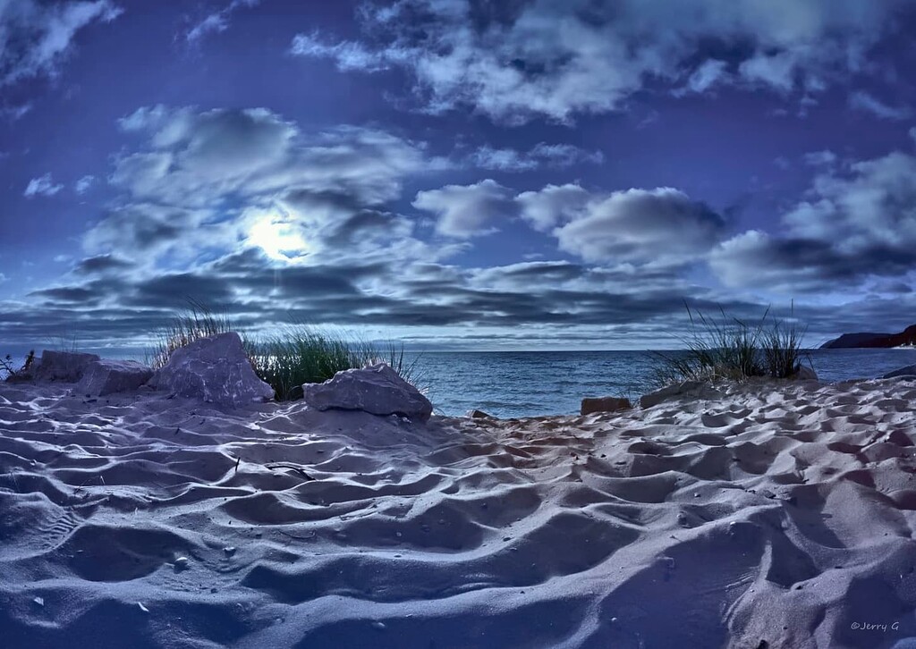 Lake Michigan shoreline - Scenery and Architecture - Topaz Community